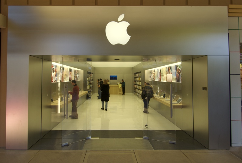 Apple 直營店備戰因應 iPhone 舊換新活動 | TechNews 科技新報