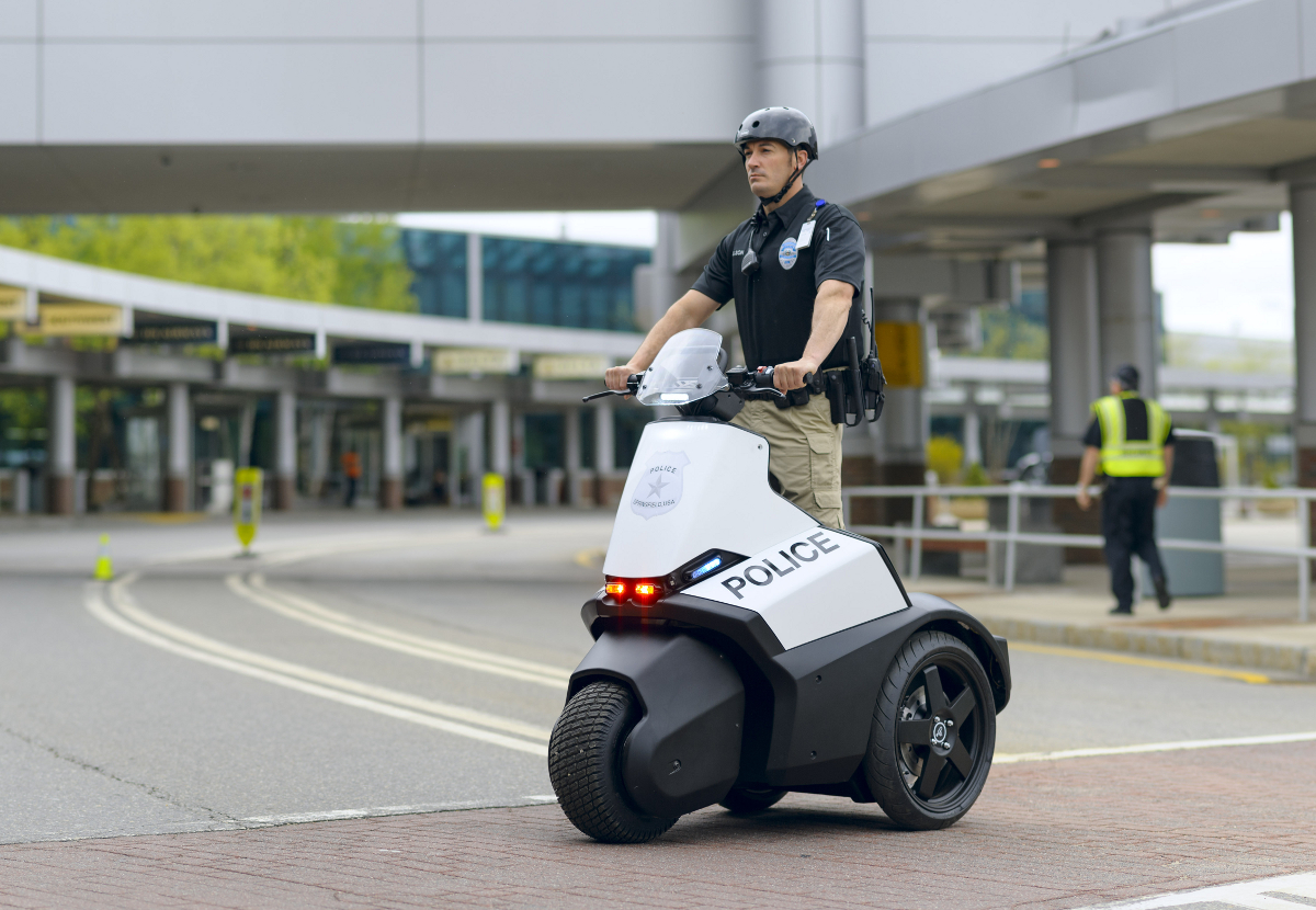 三輪車跑得快，上面坐個……美國警官？ | TechNews 科技新報