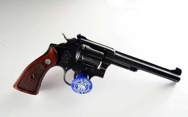 槍擊案引發管制反炒熱購槍潮，史密斯威森業績大躍進 | TechNews 科技新報