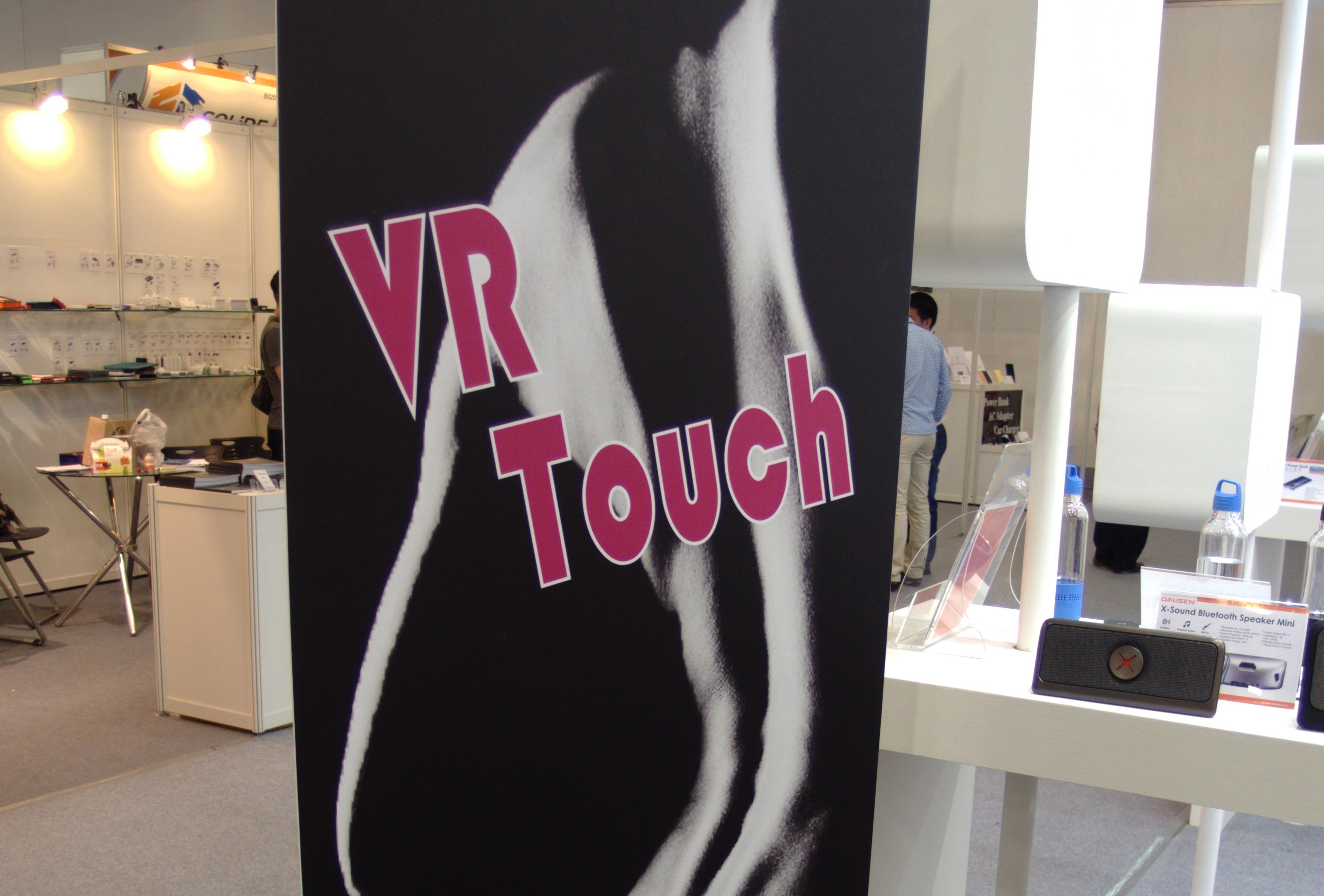 【COMPUTEX 2016】VR Touch 讓你的色情 VR 體驗更真實！ | TechNews 科技新報