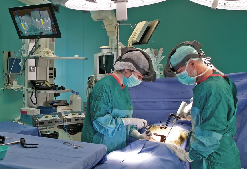 AR 手術導航系統 Augmedics 獲 FDA 批准，外科醫生可以有「透視力」了 | TechNews 科技新報