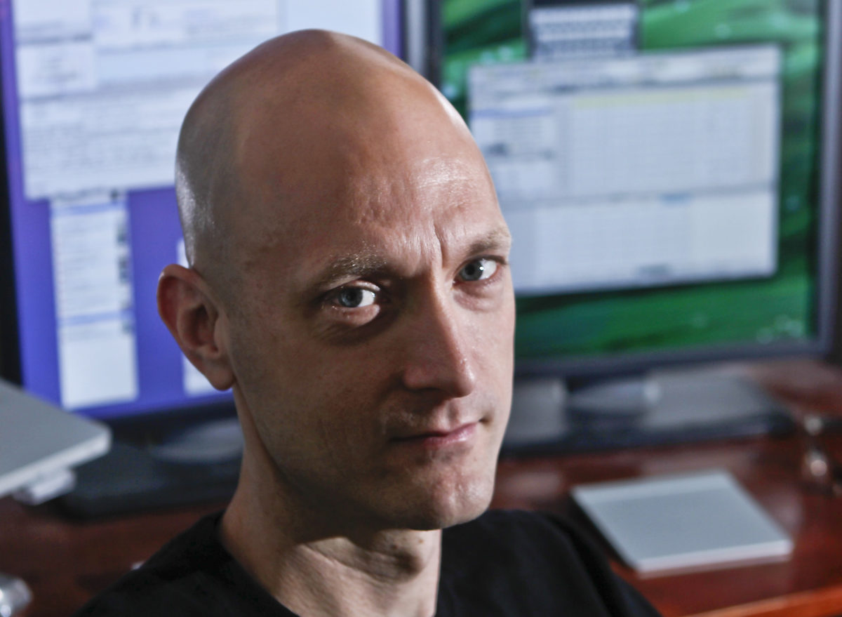 從「盜墓者」變成「守門人」，鼻祖級駭客 Charlie Miller 眼中的自動駕駛安全 | TechNews 科技新報