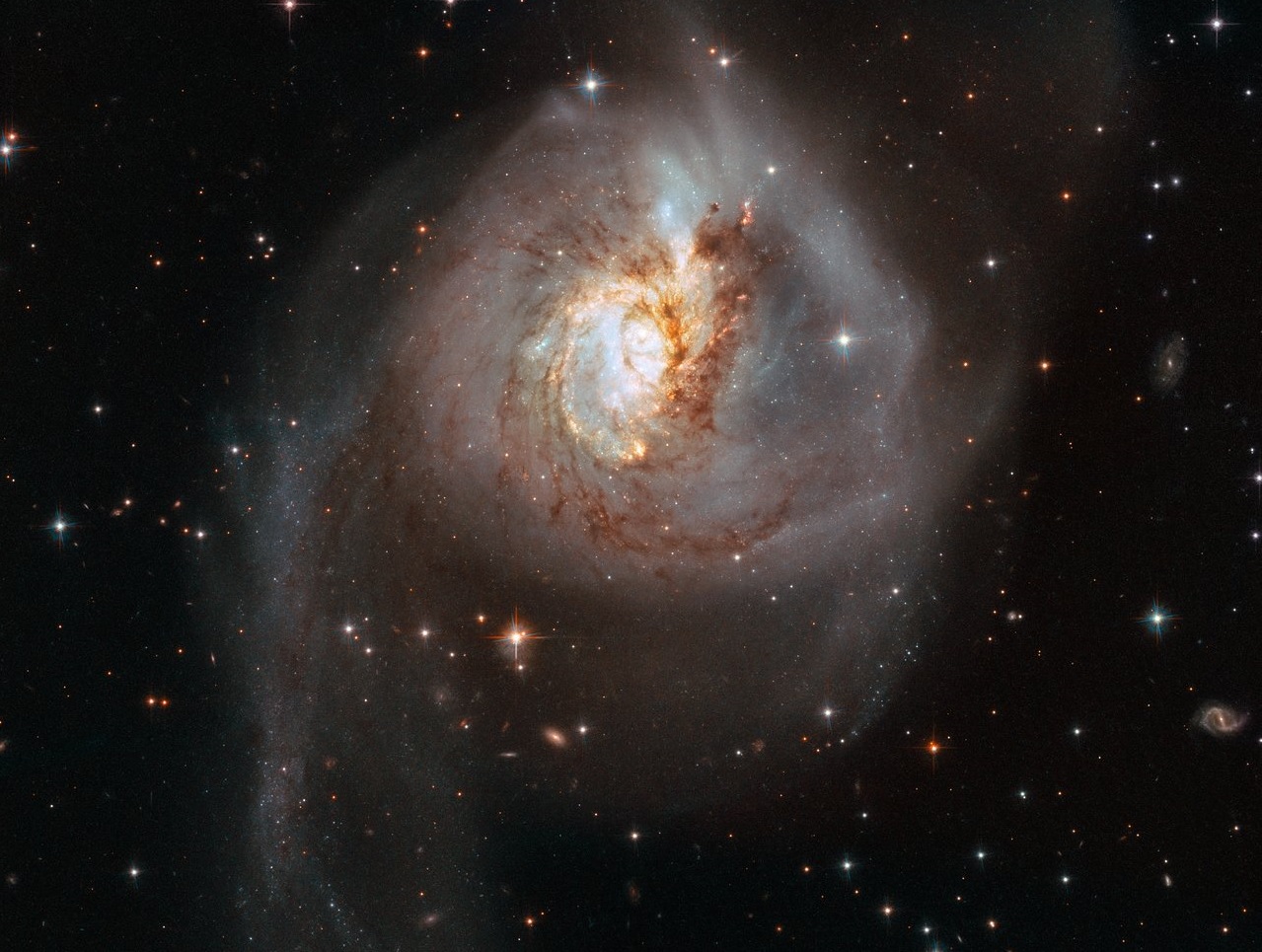 發現 NGC 3256 星系中心或含大量暗物質，「修正牛頓理論」受到挑戰 | TechNews 科技新報