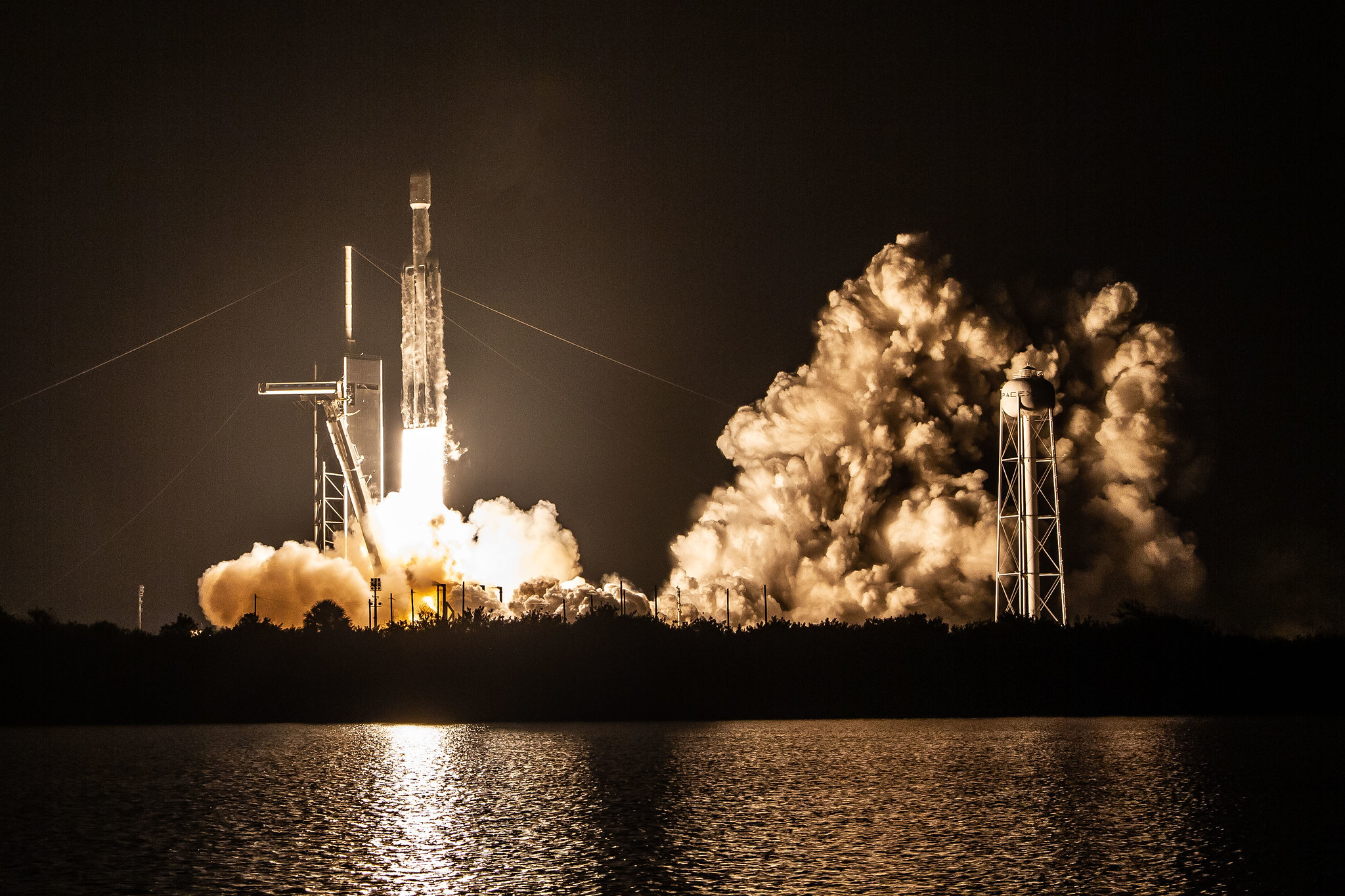 SpaceX 最強火箭發射，馬斯克說也是最難的一次 | TechNews 科技新報