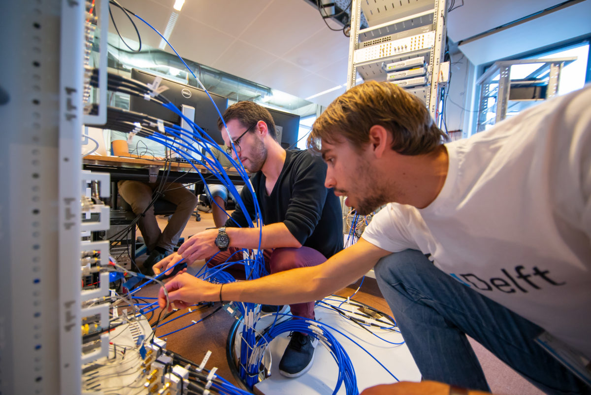 英特爾攜手 QuTech 展示低溫 Qubit 控制晶片，破解量子互聯難題 | TechNews 科技新報