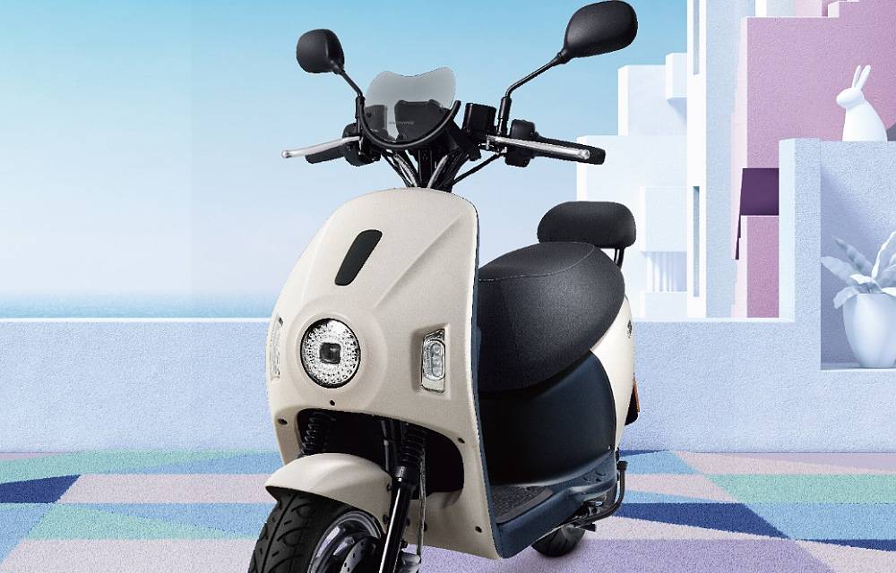 eMoving 與 Gogoro 首款合作機車 EZ1 上市，58,900 元起 | TechNews 科技新報