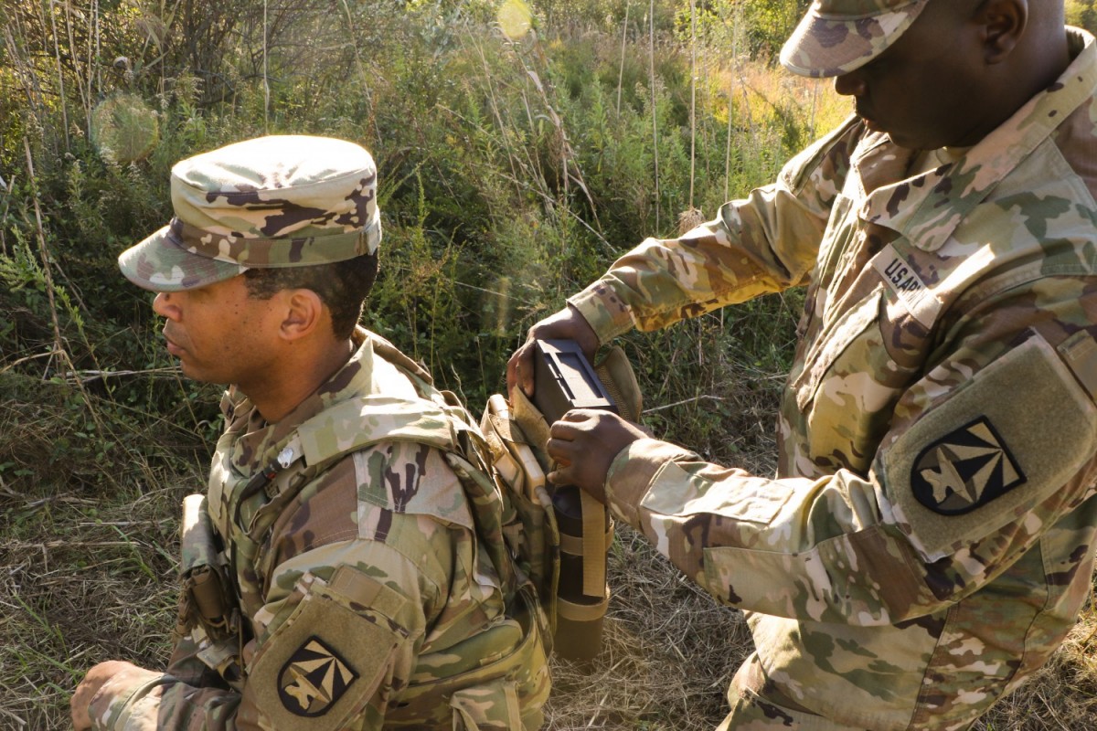 加擋風玻璃清潔劑就好，美軍開發單兵穿戴式燃料電池 | TechNews 科技新報