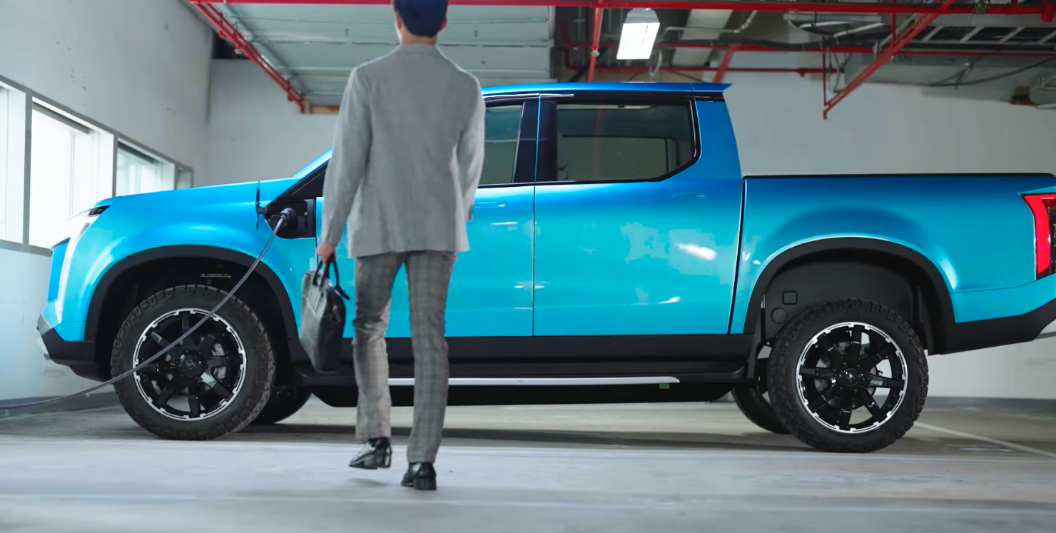 首度曝光！鴻海自製第一款電動皮卡 Model V 亮相 | TechNews 科技新報