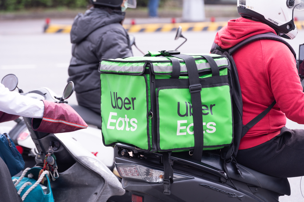 外送員報酬遭砍？Uber Eats：部分獎勵轉基本費用 | TechNews 科技新報