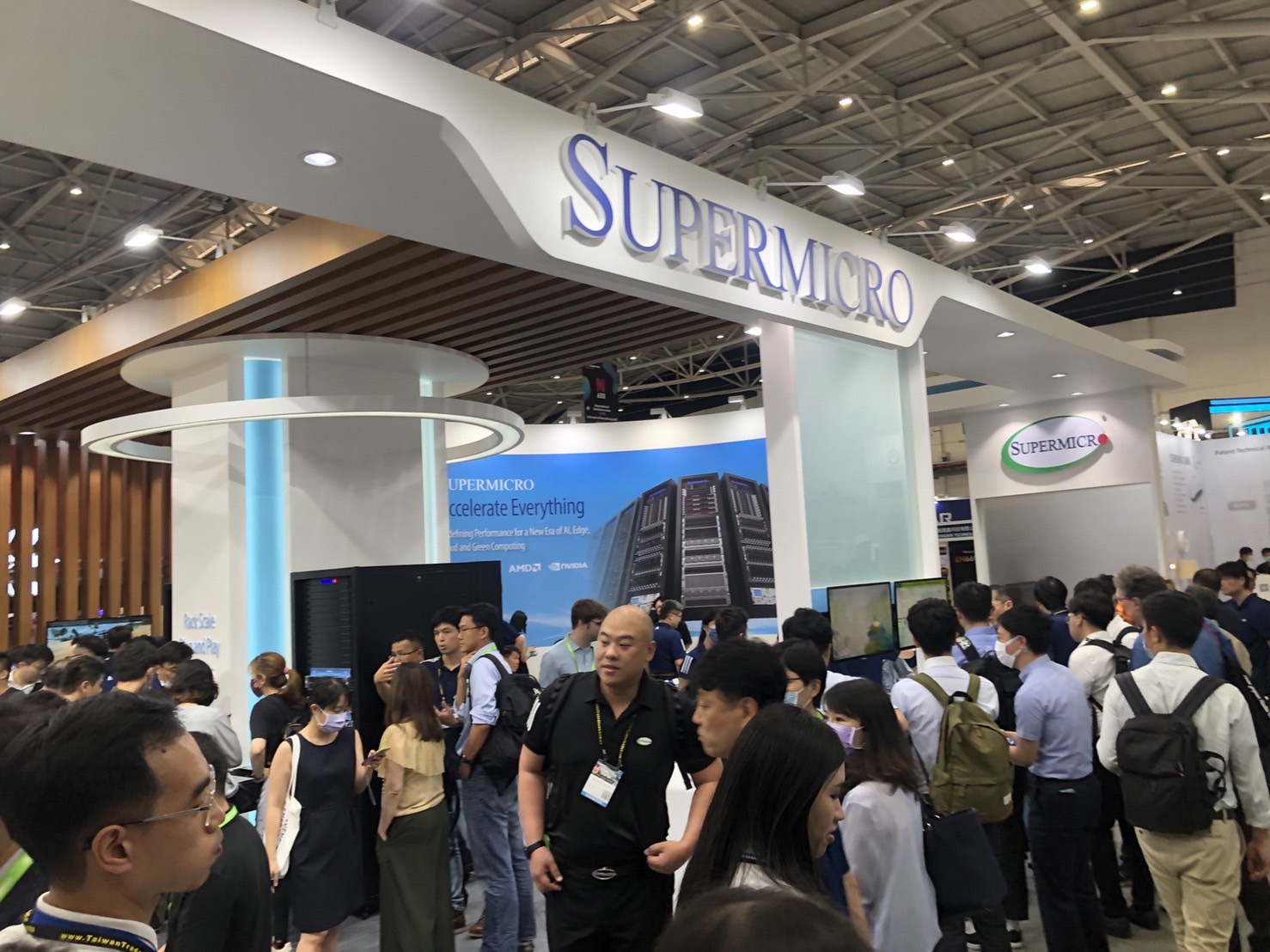 Supermicro 推出全新 Data Center Building Block Solutions，可簡化 AI / IT 液冷資料中心 ...