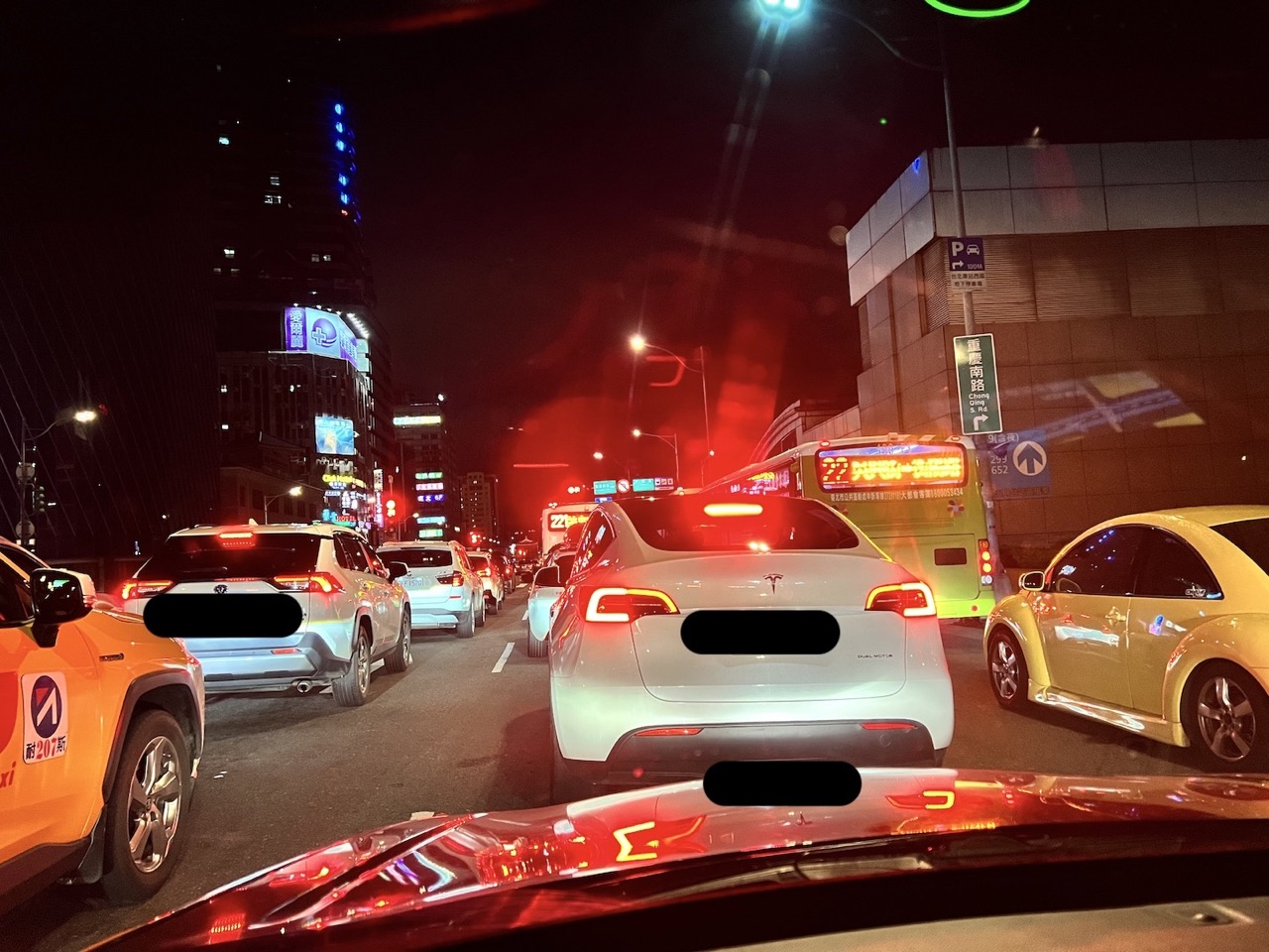 真正的召回令，台灣特斯拉 Model Y 需回廠修復第三煞車燈 | TechNews 科技新報