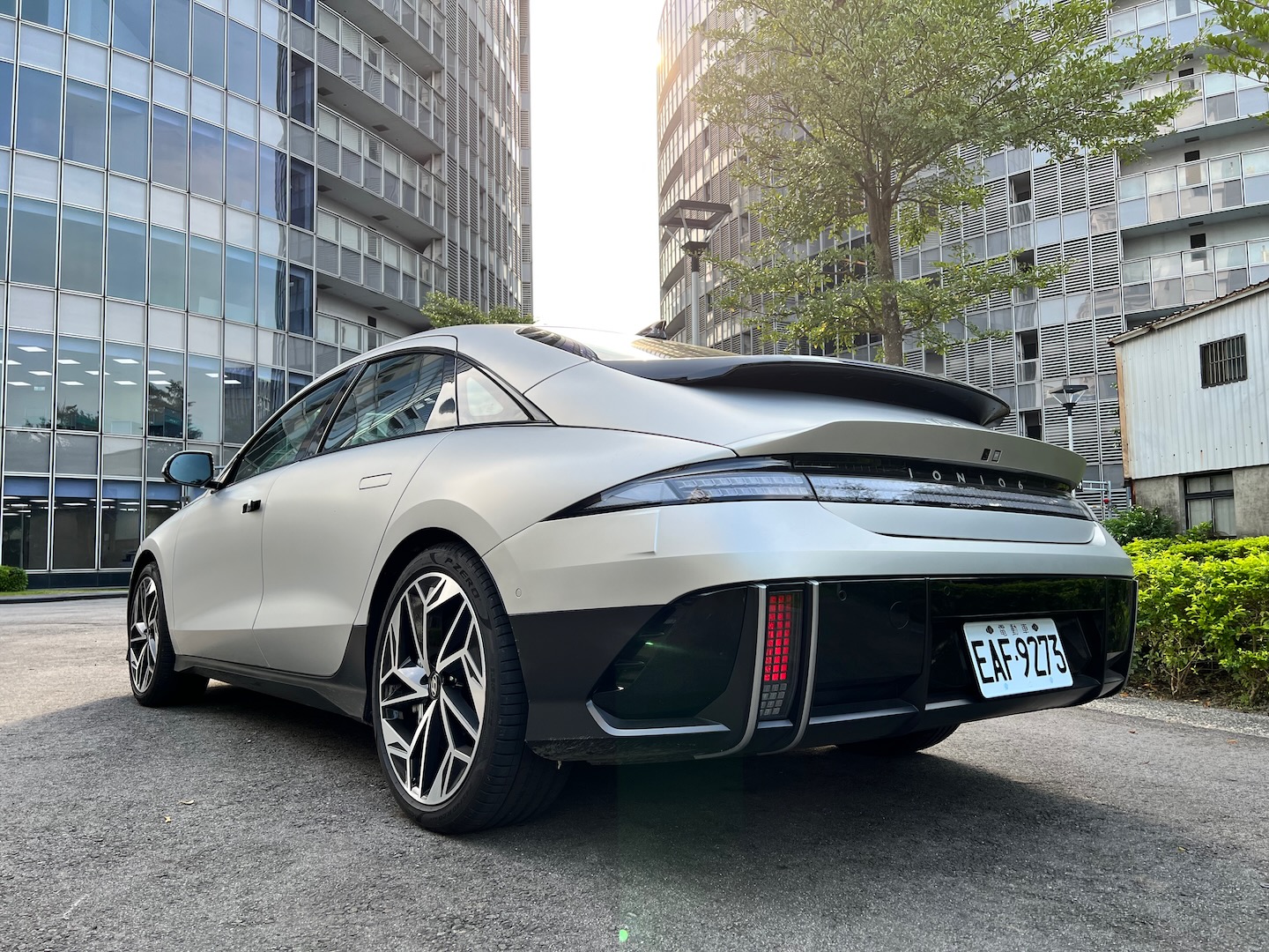 實測現代 Ioniq 6 純電轎跑車，乘坐空間大到不可思議 | TechNews 科技新報