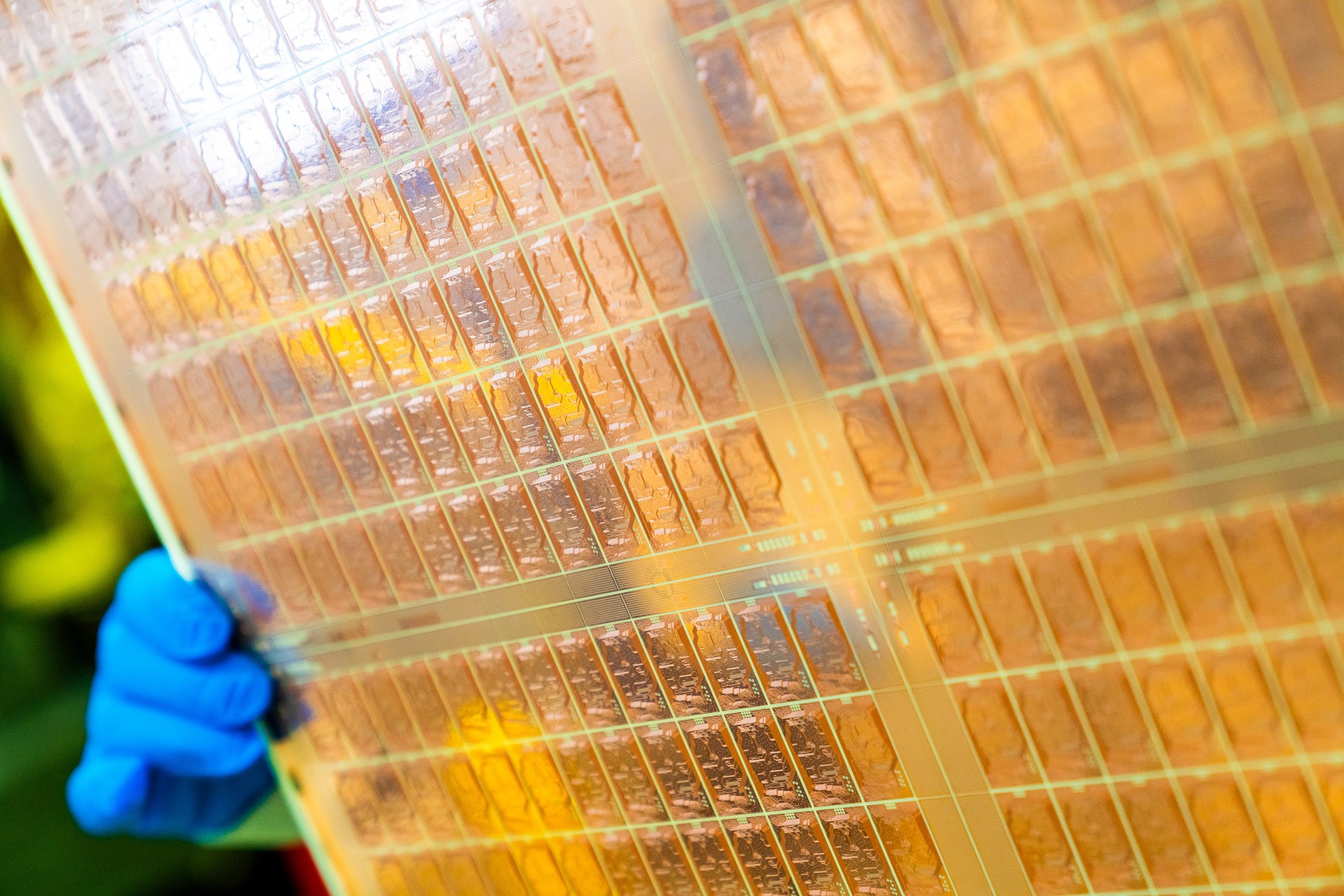 英特爾推出先進封裝玻璃基板，未來單一封裝能納 1 兆個電晶體 Technews 科技新報