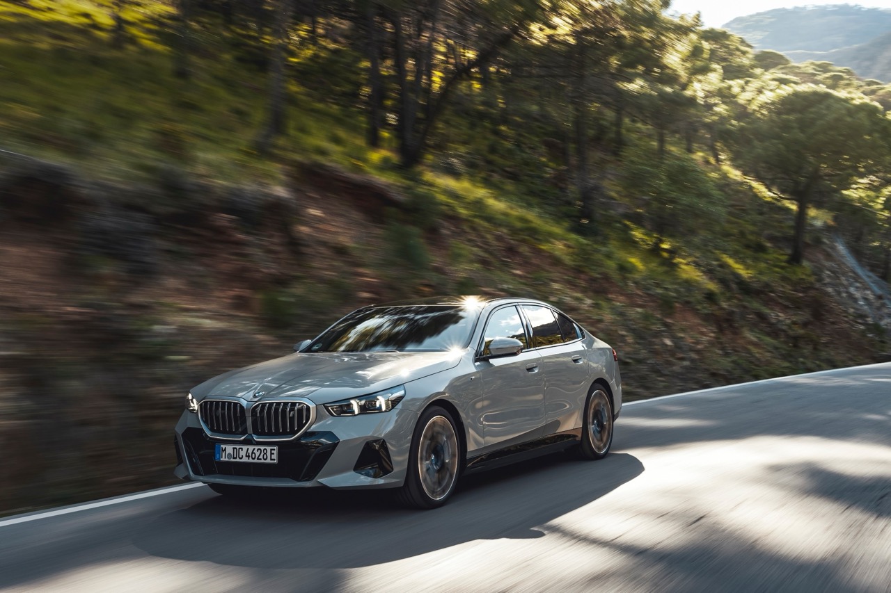 BMW i5 純電轎車解決一個大問題，且一眼就能發現 | TechNews 科技新報