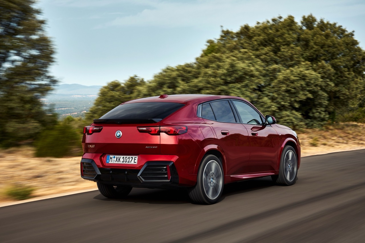 BMW 發表純電 iX2，續航力最高 449 公里 | TechNews 科技新報