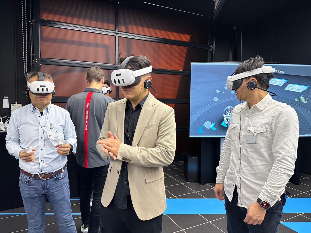 來看保時捷 Macan EV 卻沉迷在虛擬實境和 Quest 3 | TechNews 科技新報