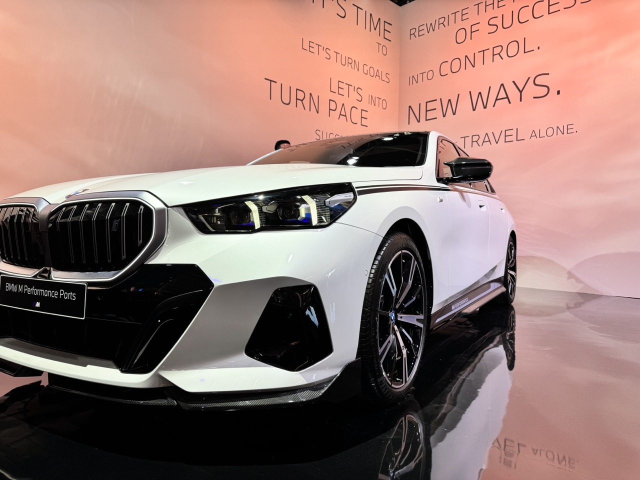 BMW i5 正式登台價格不漲，M Sport 版 329 萬元開賣 | TechNews 科技新報