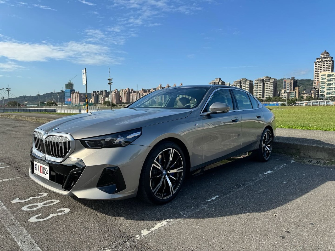 霸氣與科技兼備：試駕純電豪華轎車 BMW i5 eDrive 40 M Sport | TechNews 科技新報