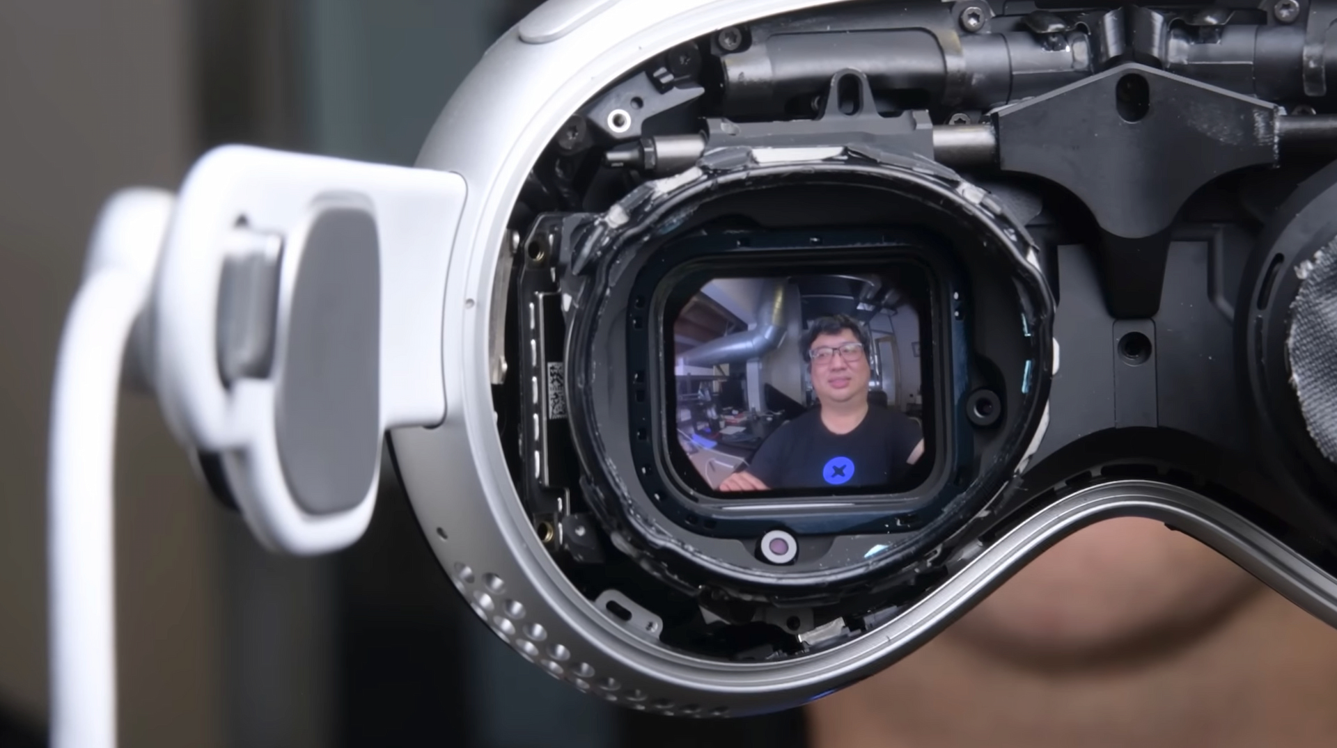 iFixit 拆了 Vision Pro，內建 MicroLED 實際畫素為 3,386 PPI | TechNews 科技新報