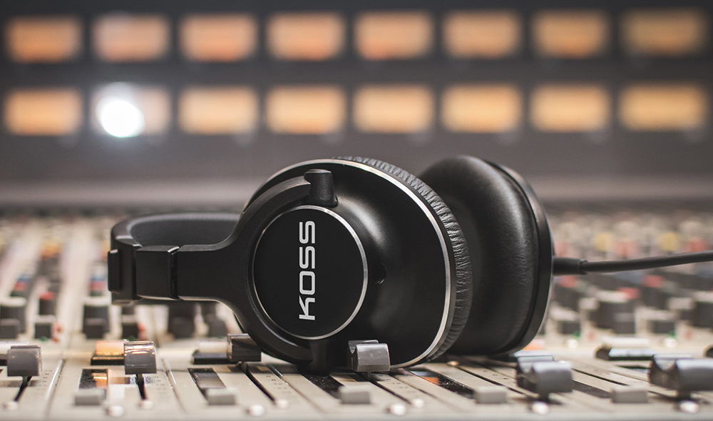 網友自動聯想 Roaring Kitty，Koss 股價續飆 25% | TechNews 科技新報