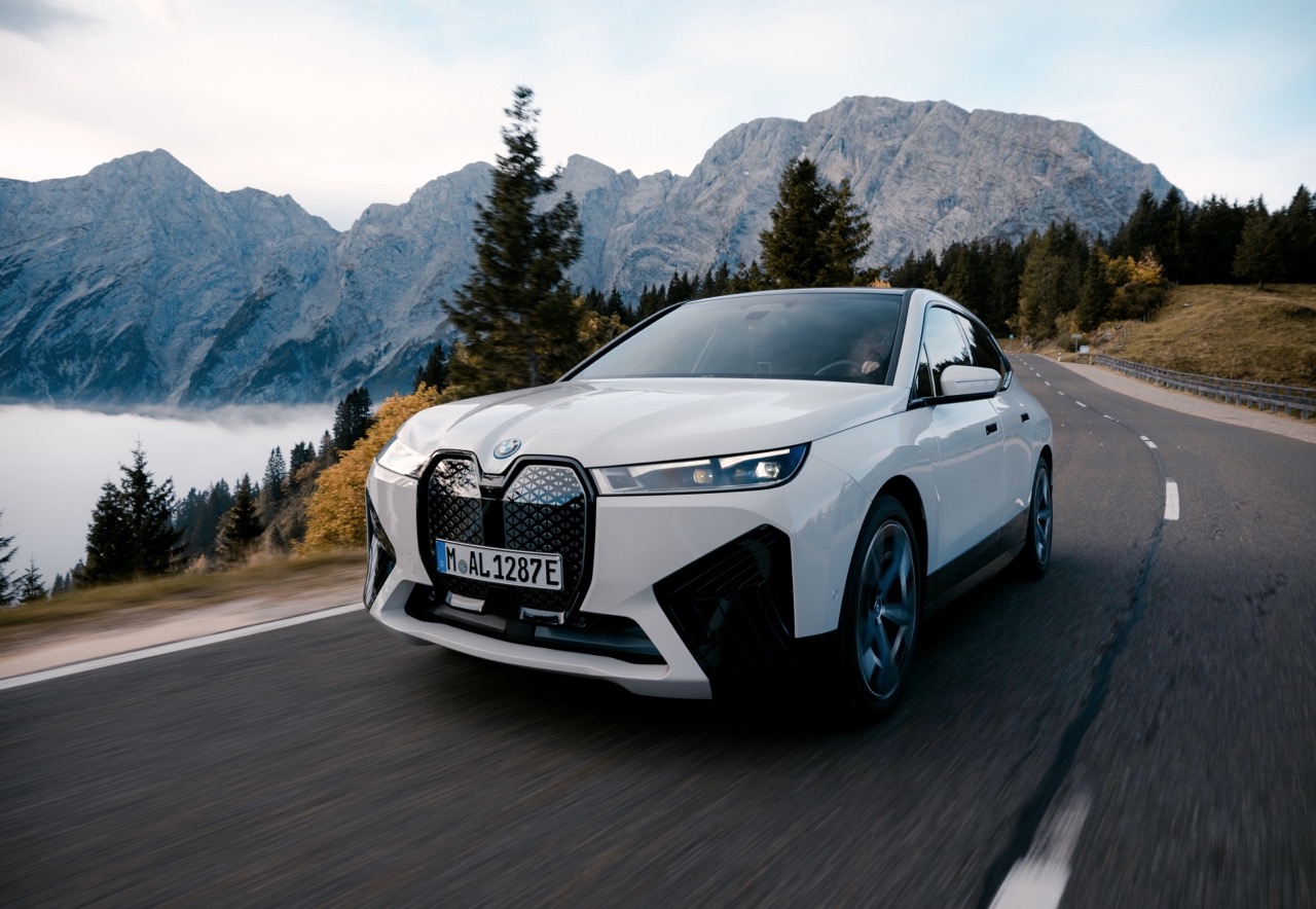 BMW 純電休旅 iX 新版在台發表 ，入門款 348 萬元開賣 | TechNews 科技新報