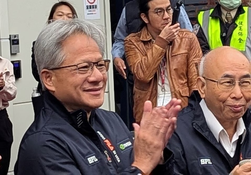 黃仁勳：2025 年 CoWoS 產能大幅提升，輝達產能為兩年前四倍 | TechNews 科技新報