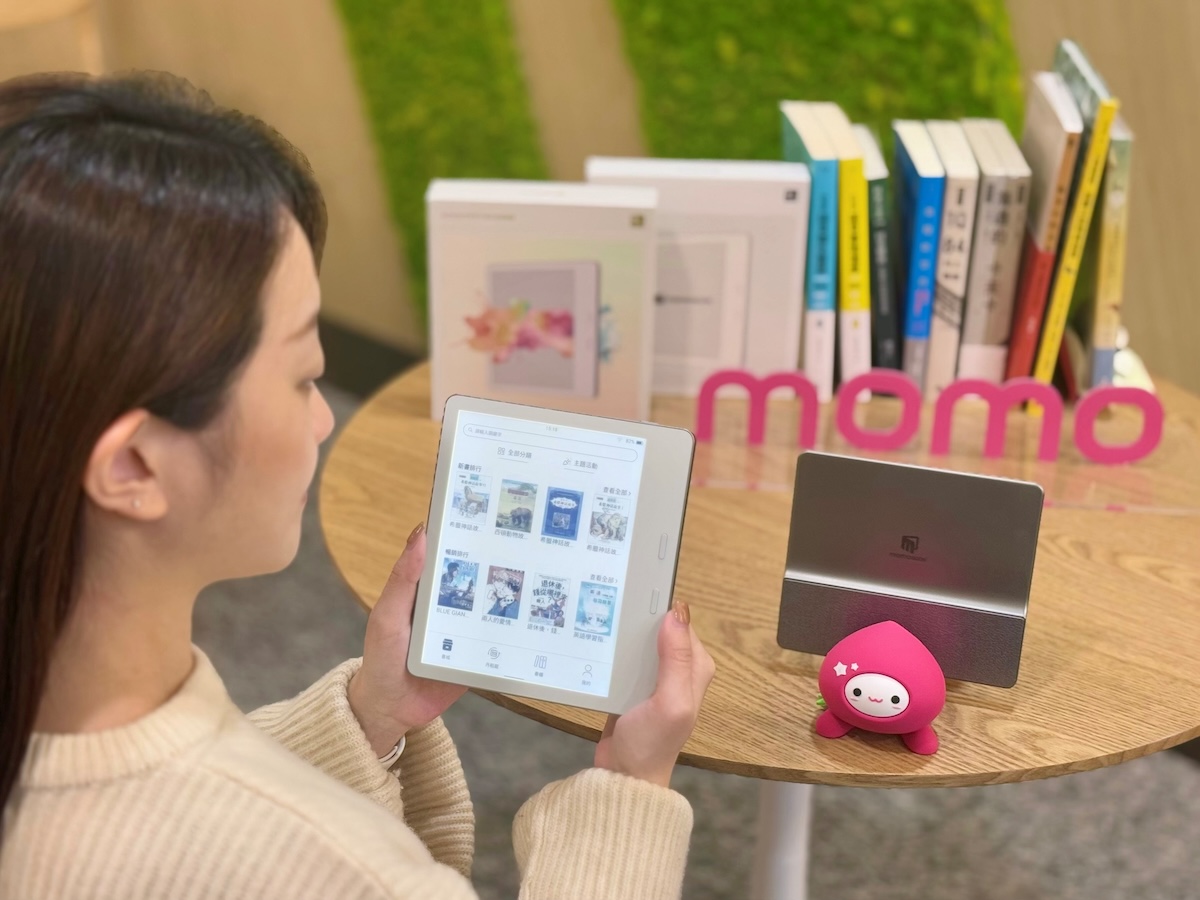 momo 首款閱讀器終亮相，7 吋 momoBOOK 具黑白、彩色雙版本（更新） | TechNews 科技新報