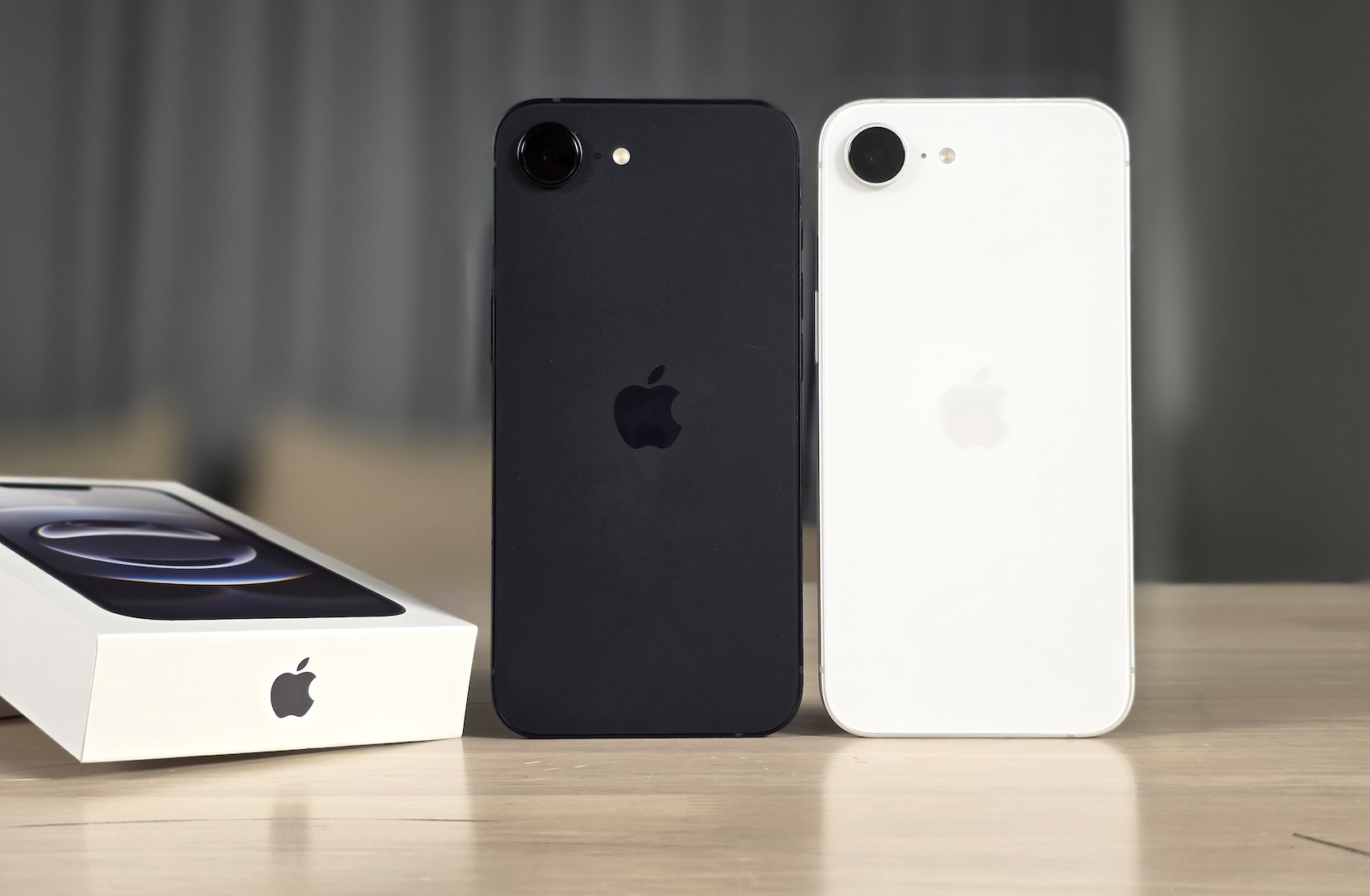 最便宜蘋果 AI 手機，iPhone 16e 開箱 | TechNews 科技新報