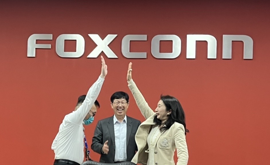 台 EMS 廠首位女性，鴻海集團中央園區長楊秋瑾接任 CEO | TechNews 科技新報