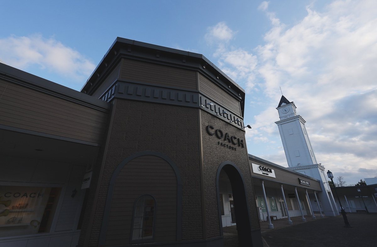 關稅衝擊 Coach 母公司獲利估縮水、股價崩 16% | TechNews 科技新報