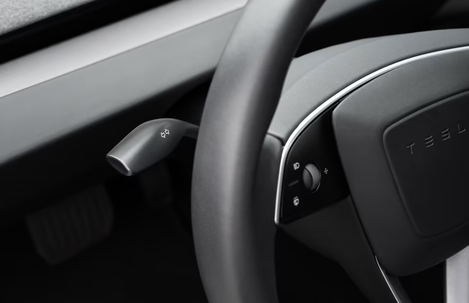 車主惡評如潮，特斯拉中國率先推 Model 3 方向燈撥桿裝回去服務 | TechNews 科技新報