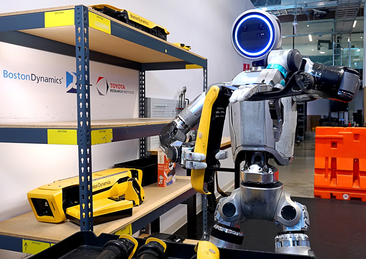 波士頓動力 Atlas 又有新招！動作更像人類，還會「歸位」物品 | TechNews 科技新報