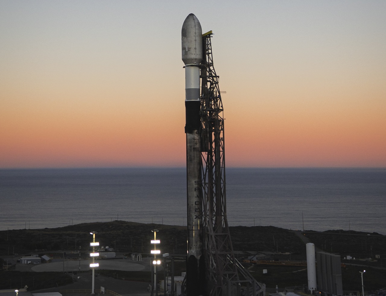 SpaceX 火箭準備過程異常中止發射，齊柏林衛星升空再延期 2 天 | TechNews 科技新報